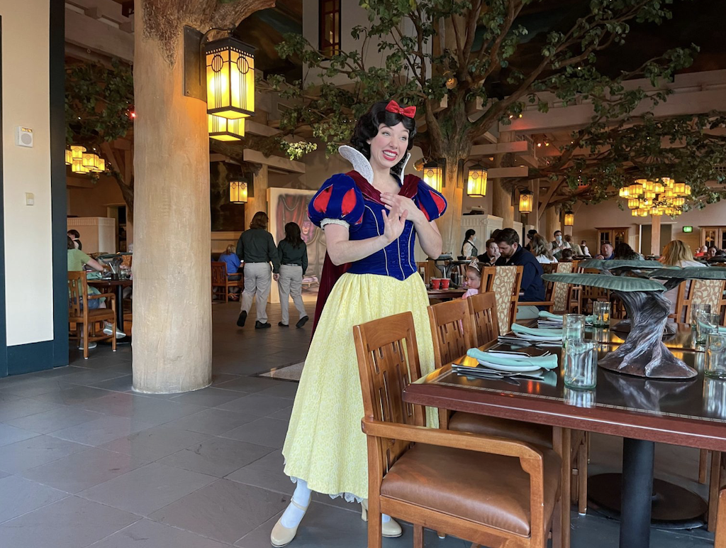 Snow White at Story Book Dining - The Unofficial Guides